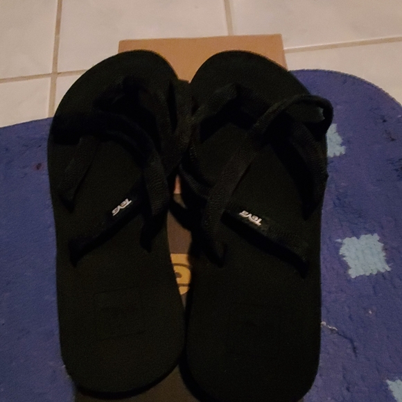 Teva | Shoes | Teva Boxed New Flips In Box Comfy New As All My Shoes ...